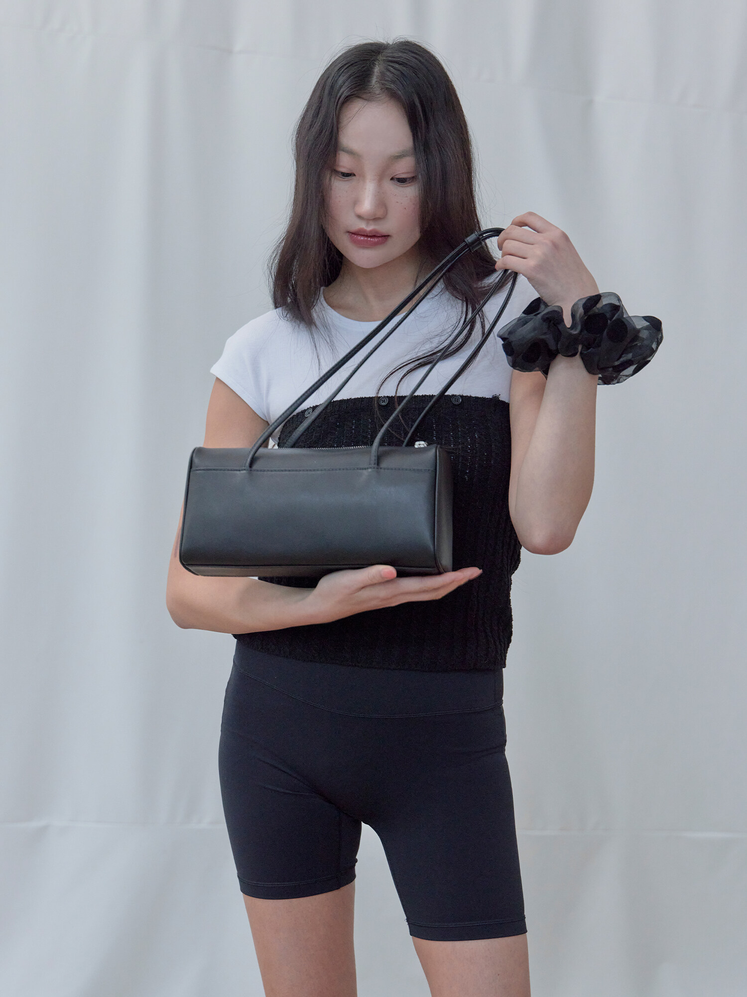 [선물포장] dot scrunchie (BK) - 감도 깊은 취향 셀렉트샵 29CM